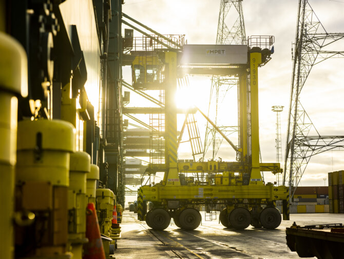 Kalmar Straddle Carrier